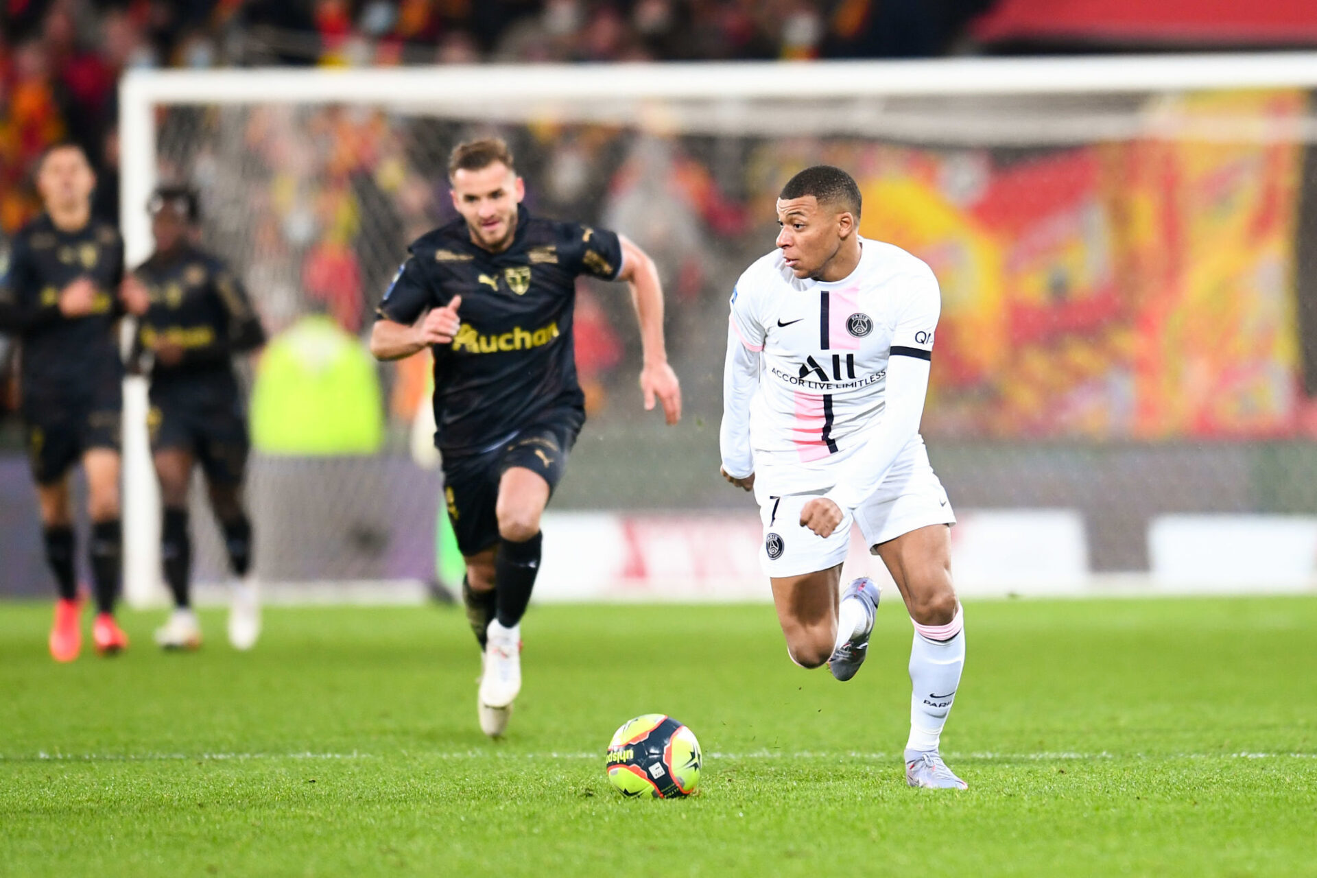 Ligue 1 : la date du choc entre Lens et le PSG est connue — foot11.com